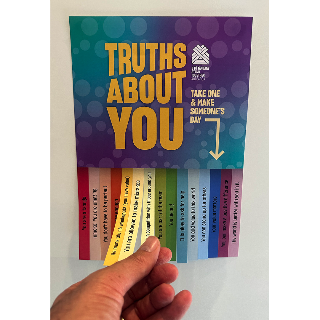 COMPLIMENTS POSTER (PACK OF 10) – E Tū Tāngata Shop